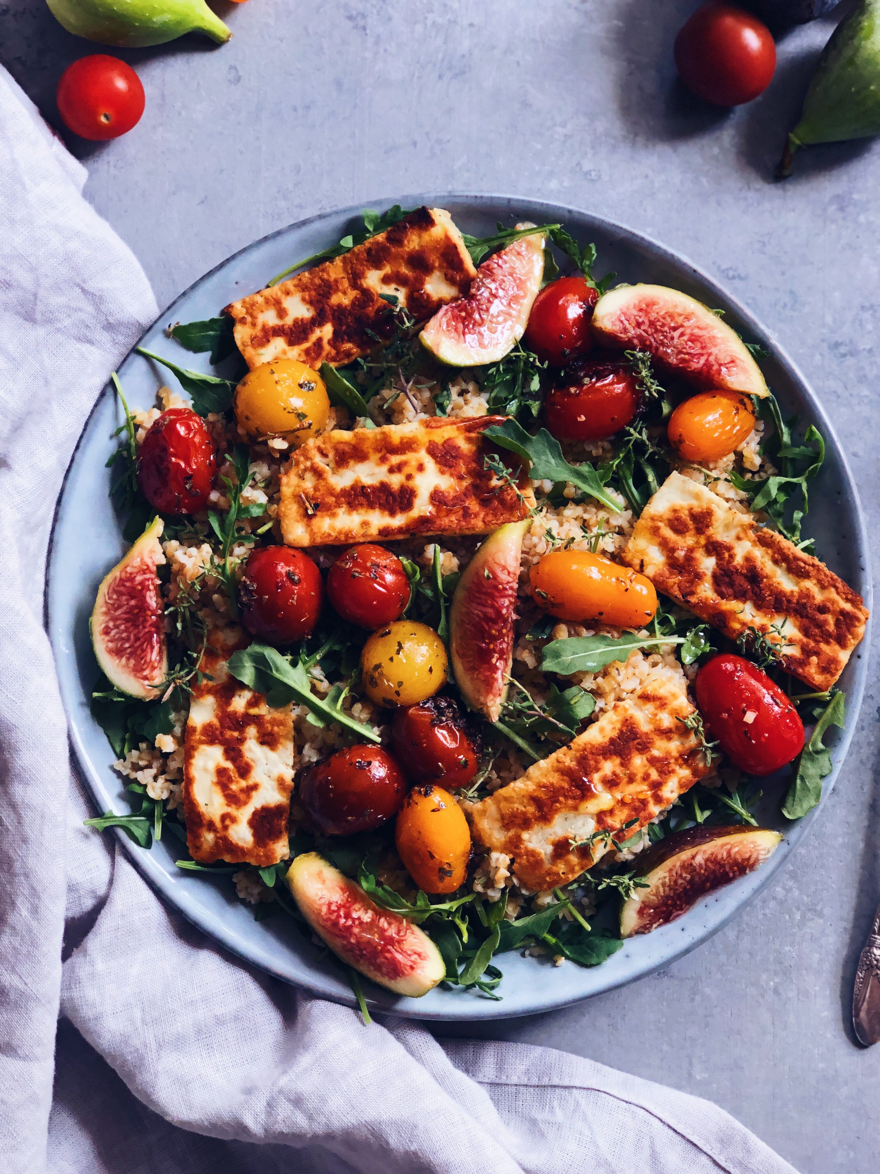 Salade de pilpil, tomates rôties et halloumi croustillant - Clemfoodie