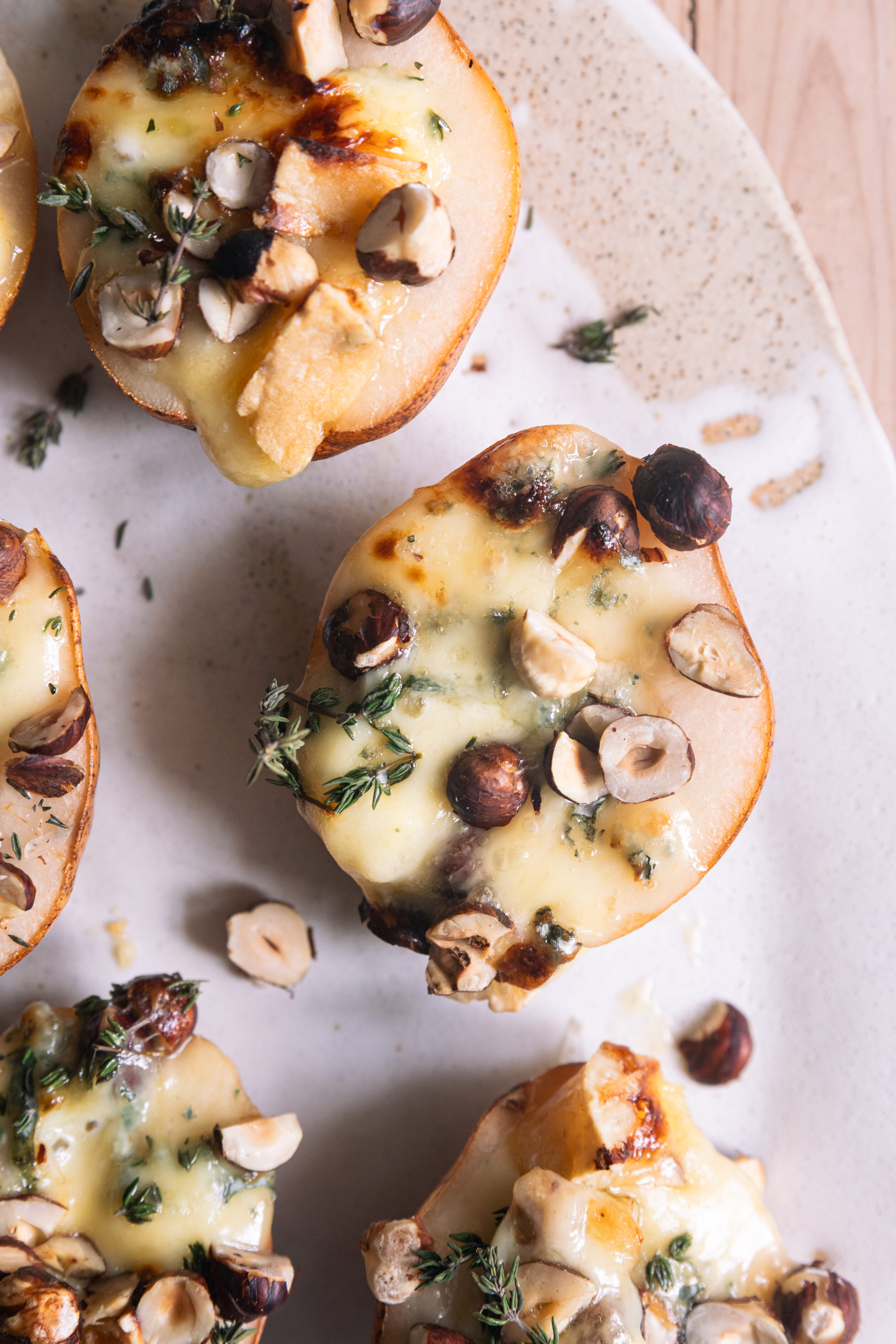 Poires rôties au bleu et noisettes - Clemfoodie