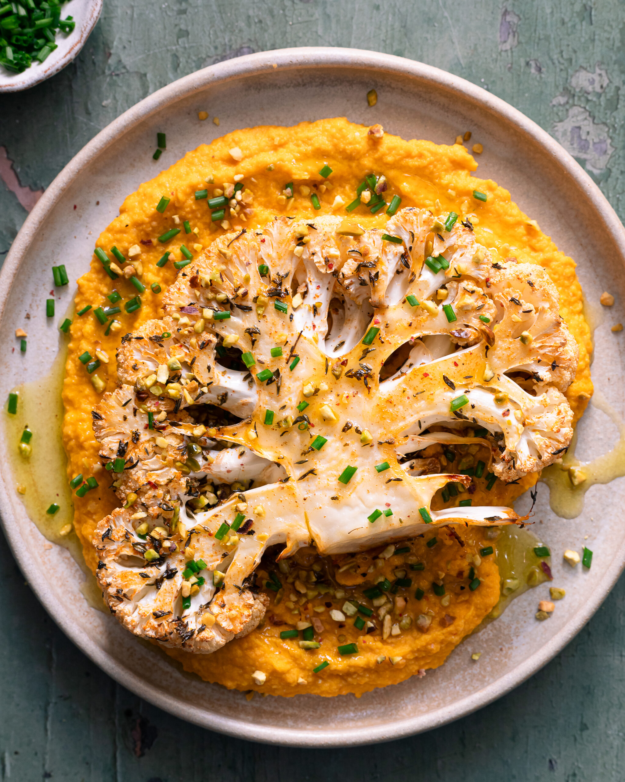 Chou-fleur rôti et houmous de carottes - Clemfoodie