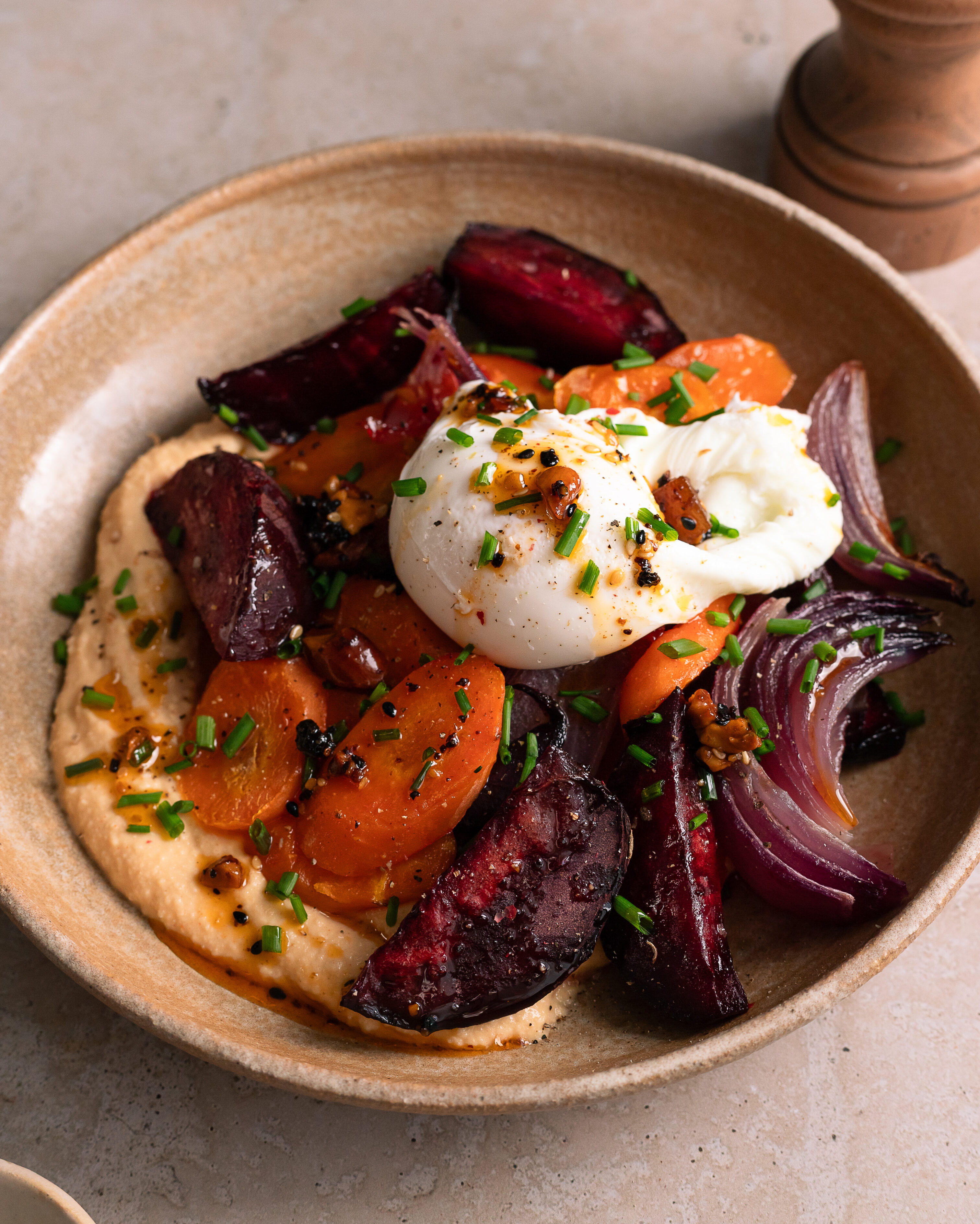 Houmous maison, légumes rôtis et oeuf poché - Clemfoodie